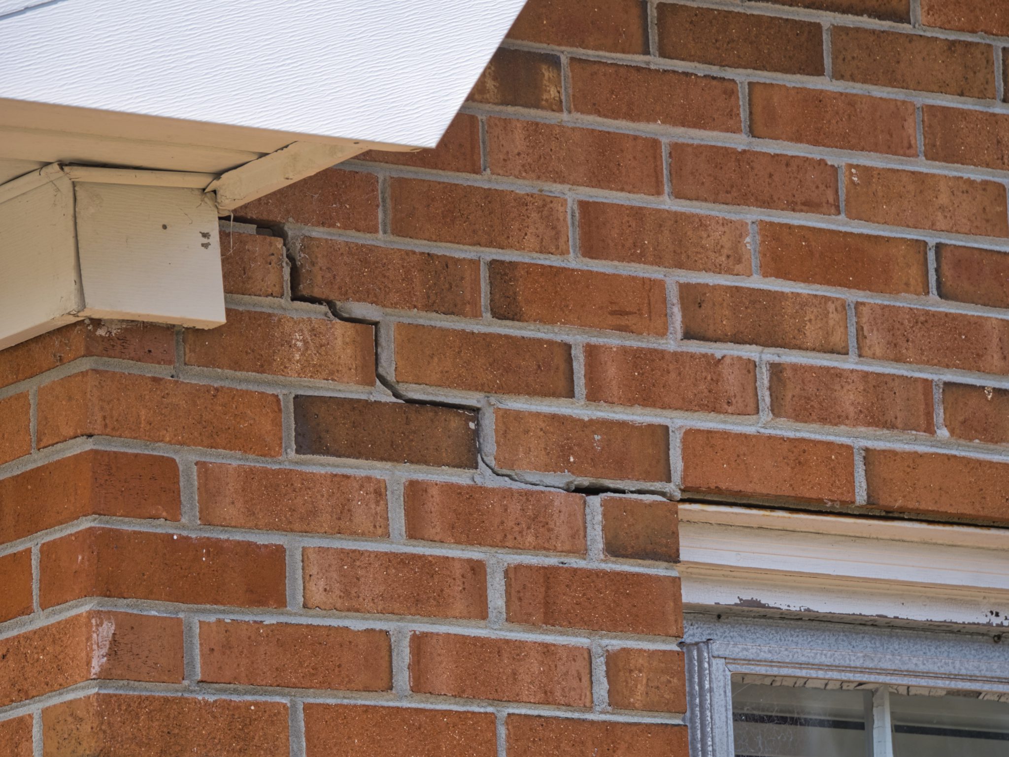 Scheurherstel in gevel en gevelrenovatie door Ravesteyn Gevelonderhoud